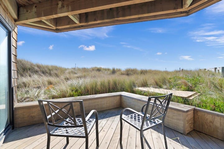 The Tide's Edge : Steps To The Beach - Moss Landing, California, CA
