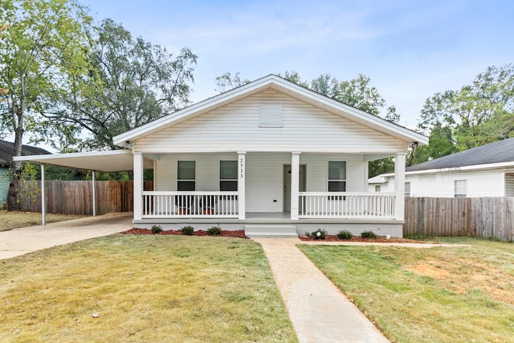 Villa Lamaine Retreat - Tuscaloosa, AL