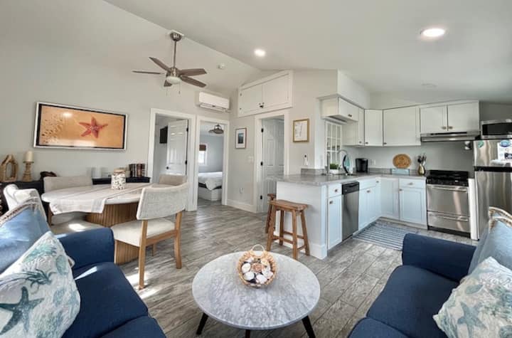 Sandy Toes & Salty Kisses Beach Cottage! - Lavallette, NJ