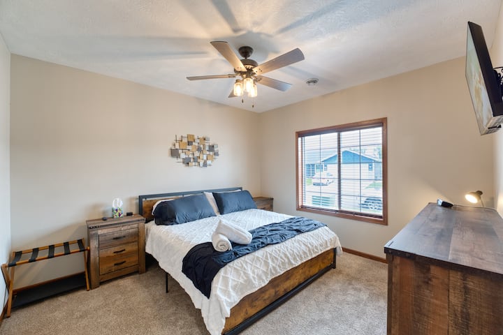 All New 1 King Suite Why Stay Ina 12x12 Motel Room - Sioux Falls, SD