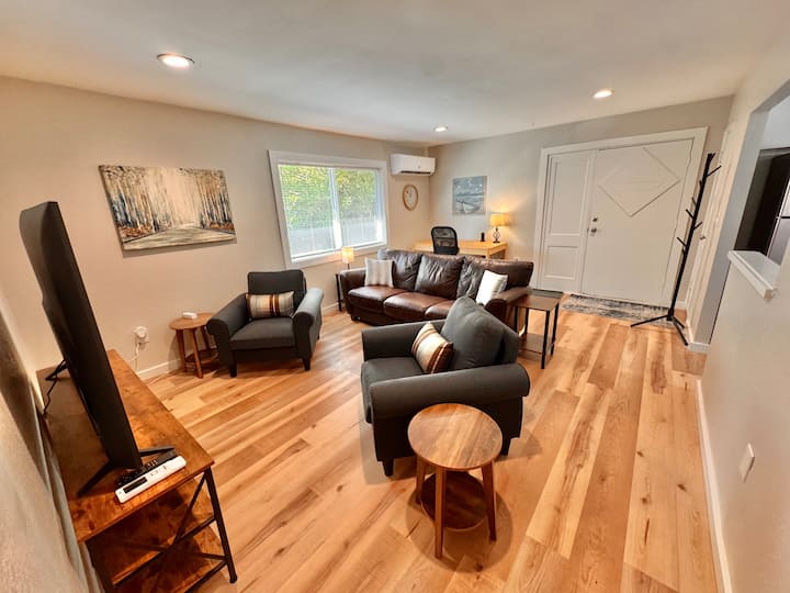 Spacious Three Bedroom Cottage In Bremerton - Bremerton, WA