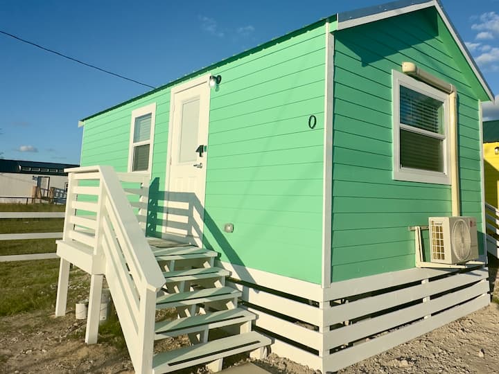 Modern Tiny Home 830-0, Near Beach. Sleeps 3! - Rockport, TX