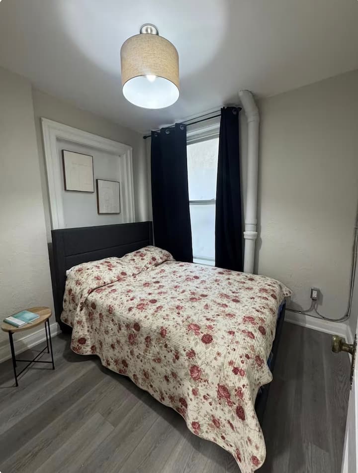 1 Br Charming Downtown Historic Apartment Retreat - London