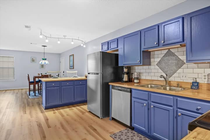 Downtown | Sleeps 15 | 18 Min To Beach! | Unit B+c - Pensacola, FL