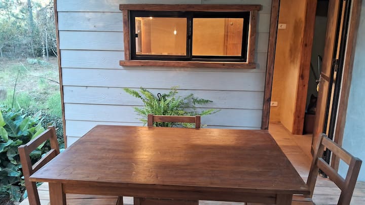 Quedémonos Aquí. Casa De Barro En El Bosque. - La Paloma