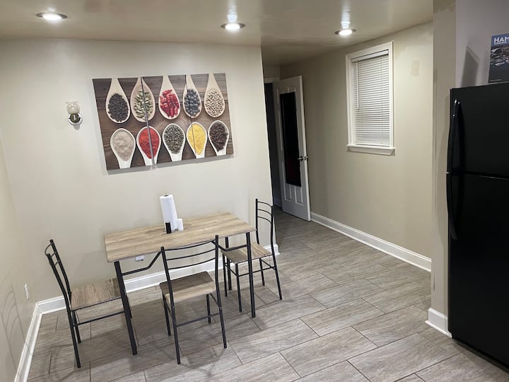 3 Minutes From Hampton U |Office & Couple Space - Hampton, VA