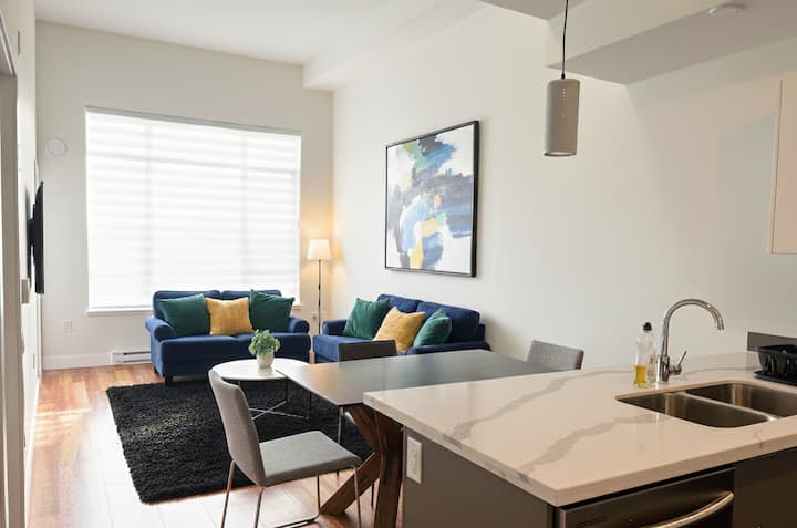 5 Star! 2 Bed Apt In The Heart Of Port Coquitlam - Coquitlam