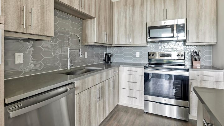 Landing | Stunning 1bd, Gym, Game Room - Austin, TX