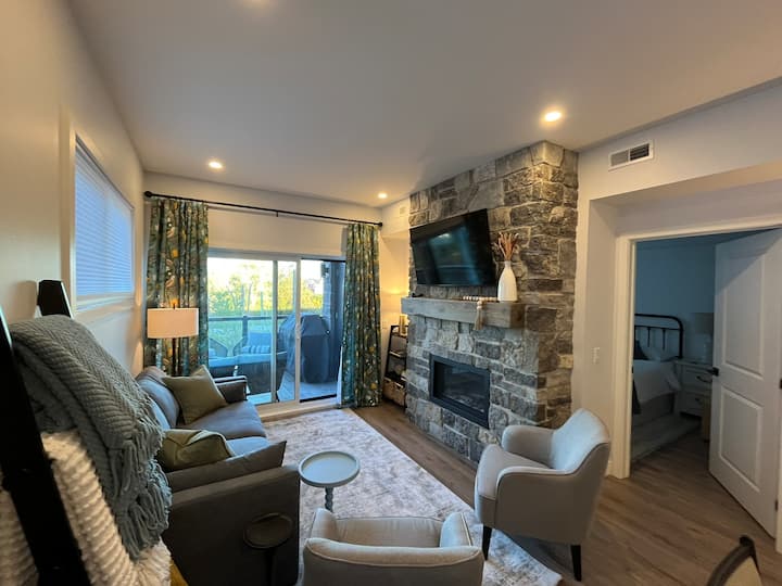 Cedar & Snow Four 
Season Chalet - Collingwood