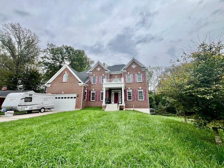 Tranquil Lakeside Retreat: Your Perfect Getaway - Fairfax, VA