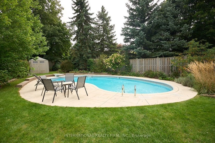 Modern Cozy Bungalow - Oakville