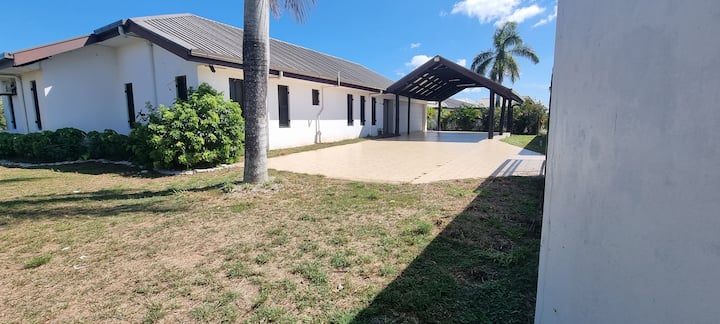 Large 4 Bedroom 7 Bed Villa In Sonaisali Rd, Nadi - Fidschi