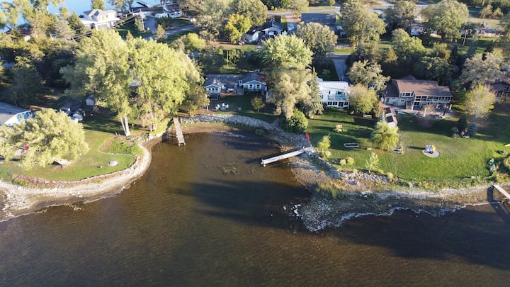 Sunrise Cove Waterfront Retreat - Belleville