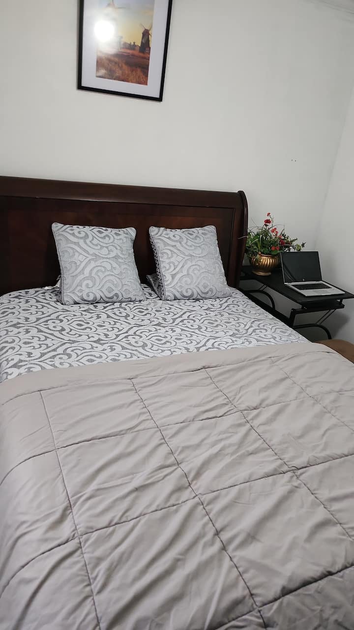 Room In Edmond Close To Most Of The Store And Uco - Edmond, OK