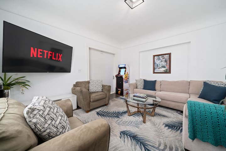 Arcade & Huge Yard | 30 Min To Disneyland - Long Beach, CA