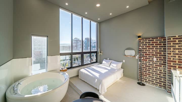 강릉 사근진-순긋 해변 옆 스파 객실 1호 - 江陵市