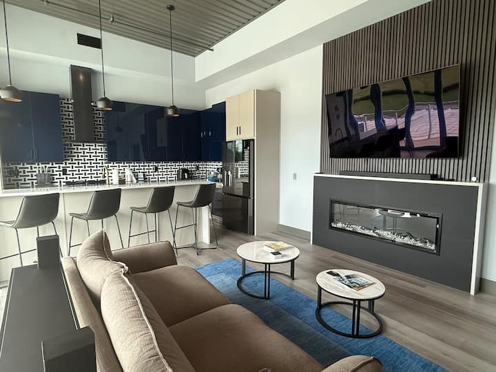 Trackside Luxury Retreat With Turn-1 Views - Lake Lanier, GA