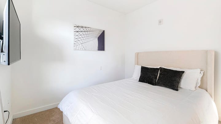 Landing | Stylish 2bd, Clubhouse, Pool - Richmond, VA