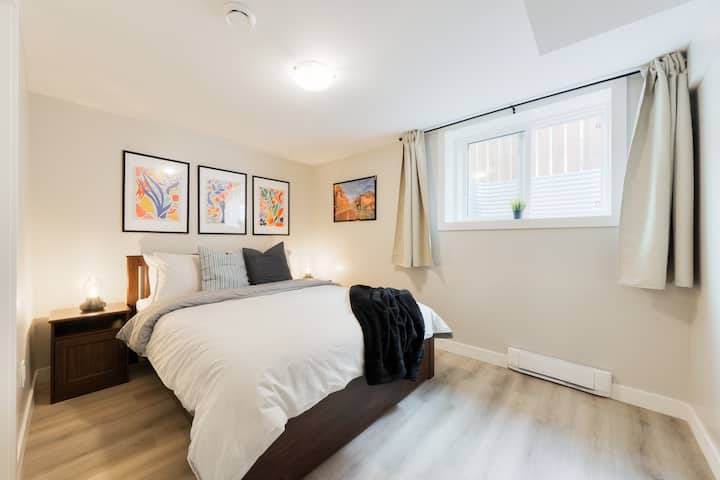 Central Located 3 Bdr Suite - Calgary