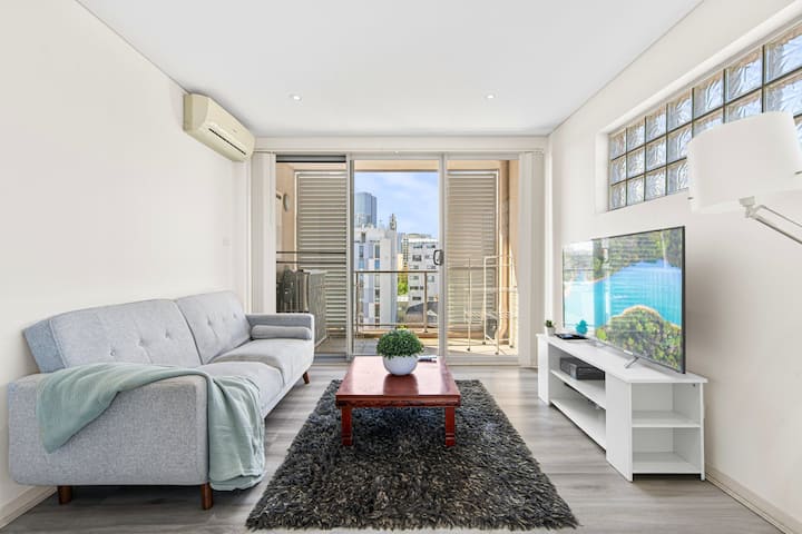 Modern 2-bedroom Apartment - Parramatta