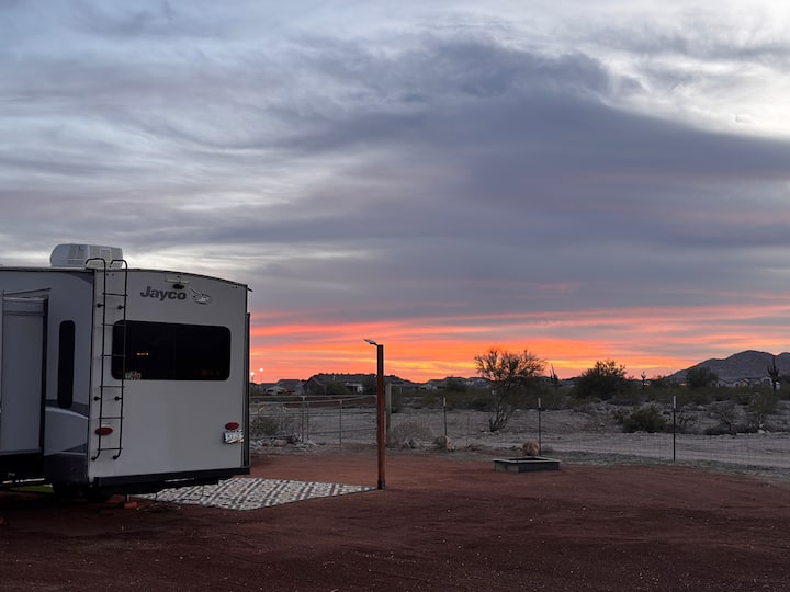 Desert Quail Cozy Camper Stunning Mountain Views - Goodyear, AZ