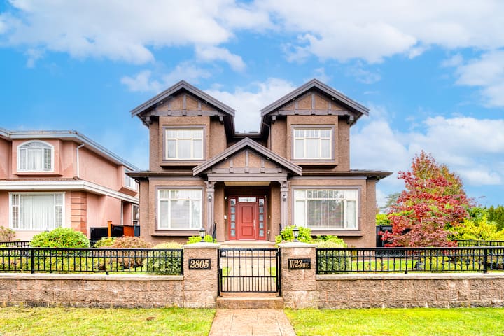 Cozy Two Beds Lower Level Suite In Vancouver West - Vancouver