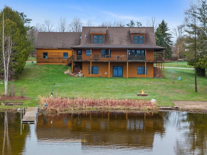 The Lazy Loon - Ski/lake Retreat W/ Golf Simulator - Petoskey, MI