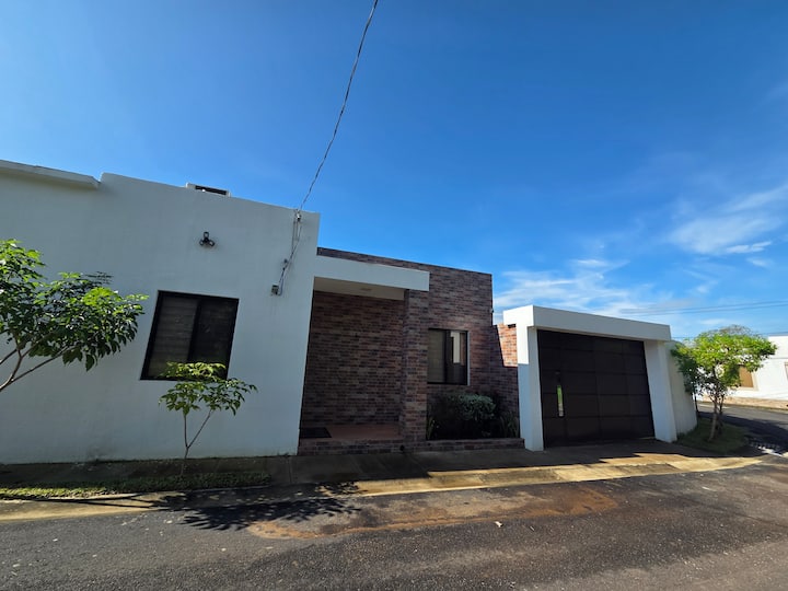 Casa Luna - Santa Ana