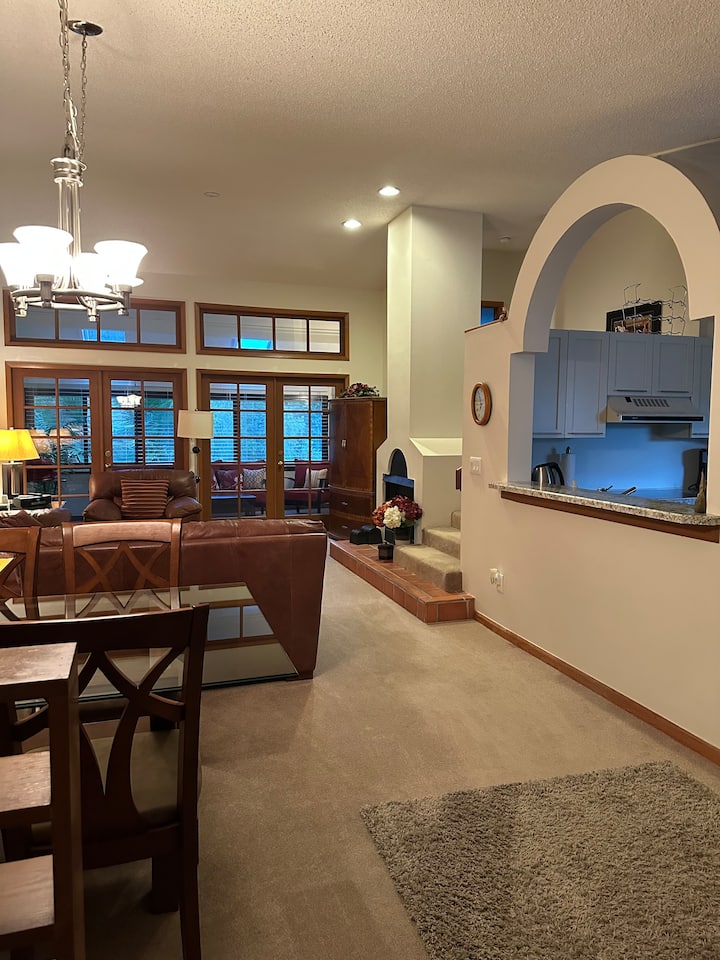 3 Bdrm/2 Bath Hideaway Flat - Orlando, FL