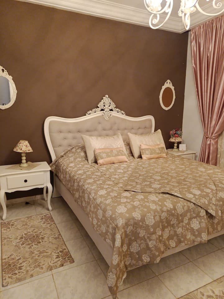 Grande Villa Pour Algériens Après Sortie Autoroute - Tunis