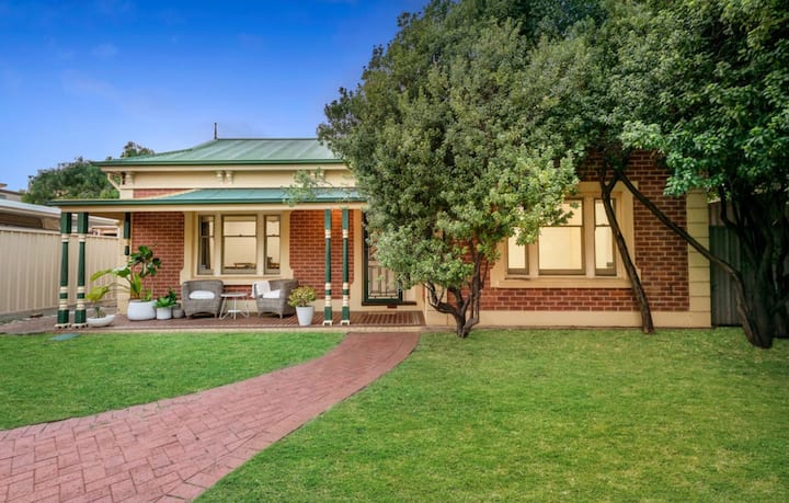 3 Bedroom House Footsteps From Henley Beach - Adelaide