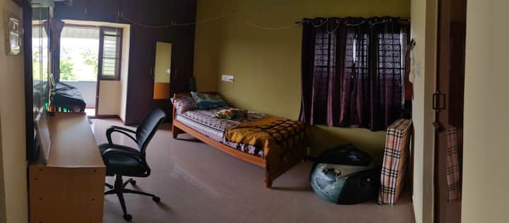 Naach Homestays- Pvt Room/kitchen/balcony/terrace - Erode
