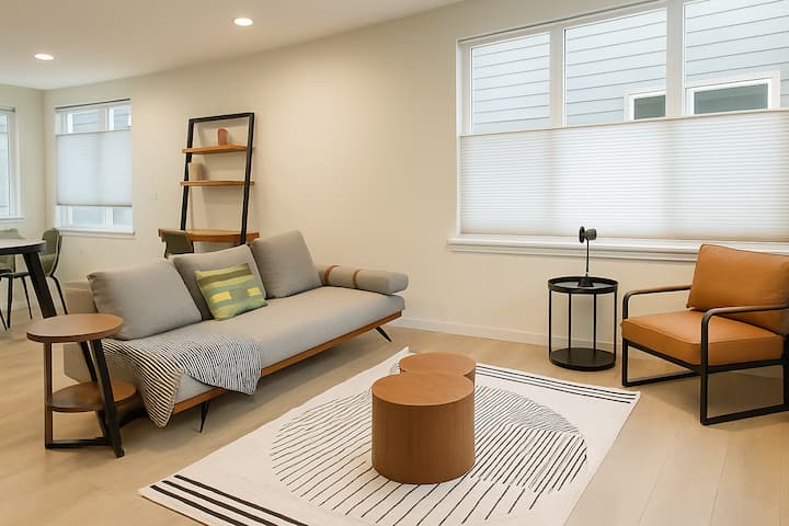 Shoreline Retreat: Modern 2br, Near Light Rail - Shoreline