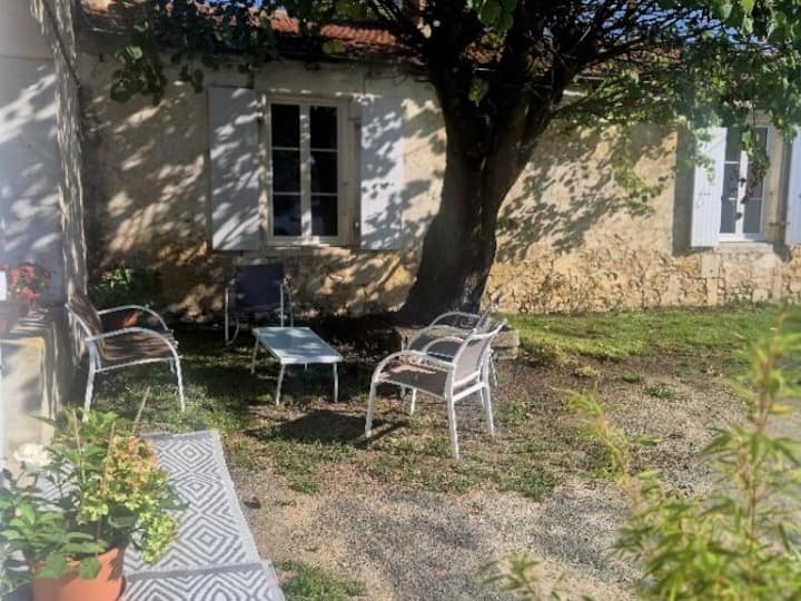 Entre Nature Et Confort : Gîte Rénové Avec Charme - Rochefort, France