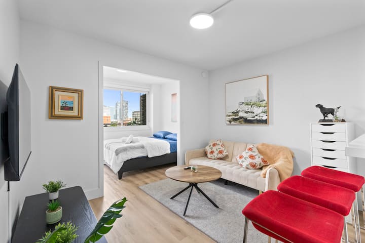 One Bedroom Apt With Fabulous View Of Downtown - Montreal