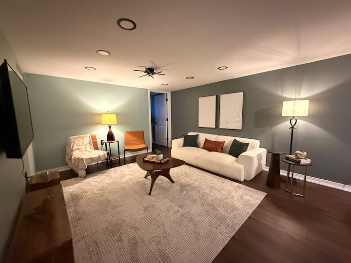 Cozy Modern Retreat - Home Away From Home - Lynwood, IL
