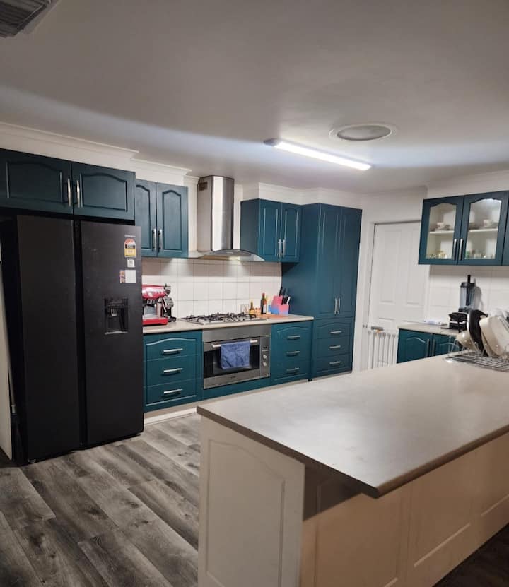 Private Ensuite Room In Melton West - Melton