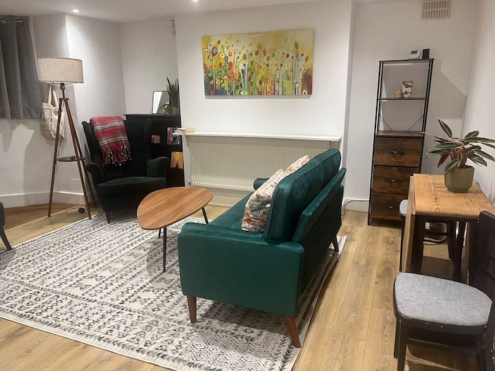 Pink Door Basement - Central Southsea - Portsmouth