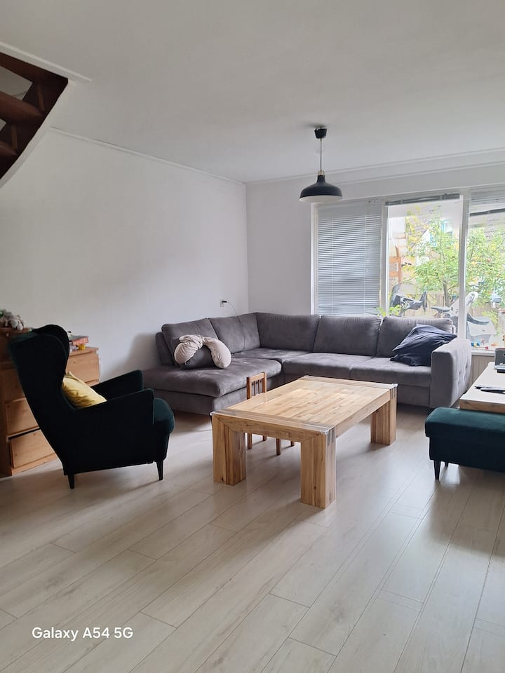 Large Family House In Tanthof, Delft - Delft