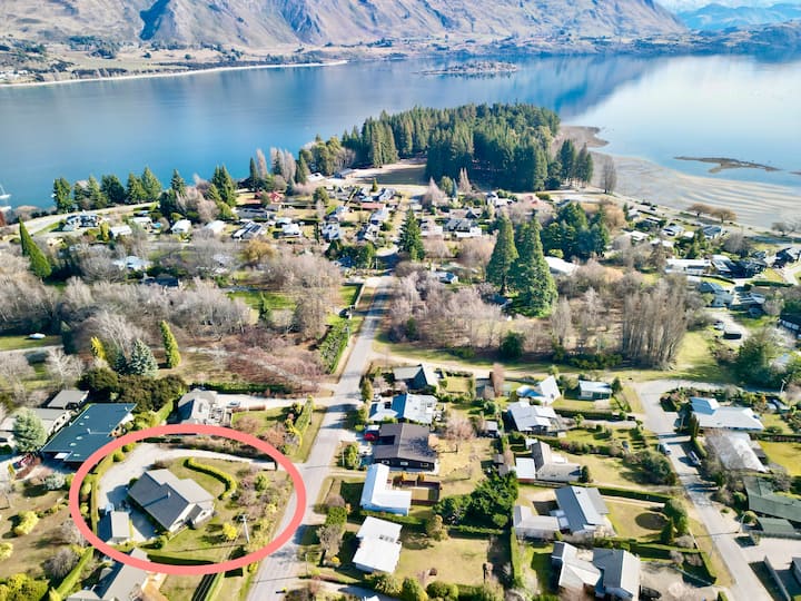 Spacious Property With Stunning Views - Wānaka