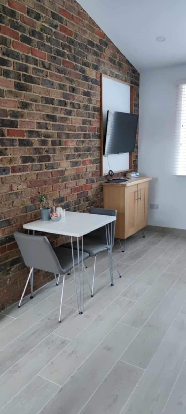 Place In Romford Area
Self -Contained Studio - Romford