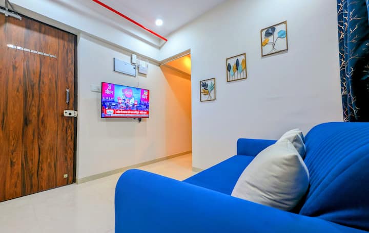 The Blue Biz Nest L Stay At Top Of The Building - Mumbai