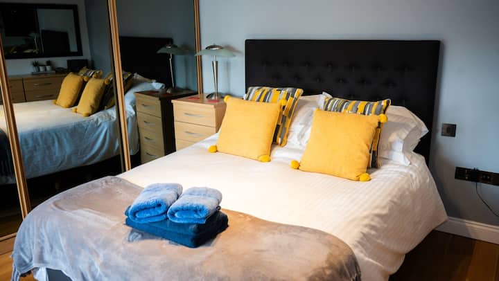 Bright Escape 1br In Holt | Save 23% - Holt