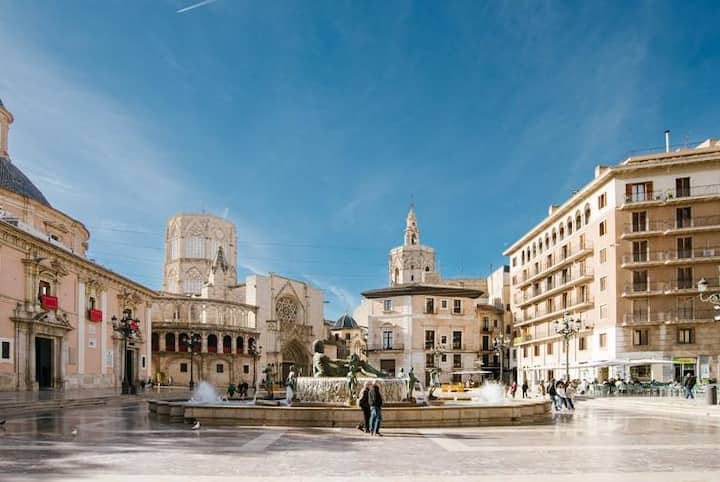 New Listing. 2 Beds 2 Balconies Historic Downtown. - Valencia