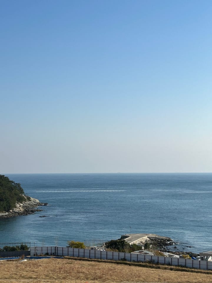 [Op2]8-1 신상 감성숙소 오션뷰 발코니(방3개/욕실2개)#롯데아울렛#이케아 도보5분 - Busan