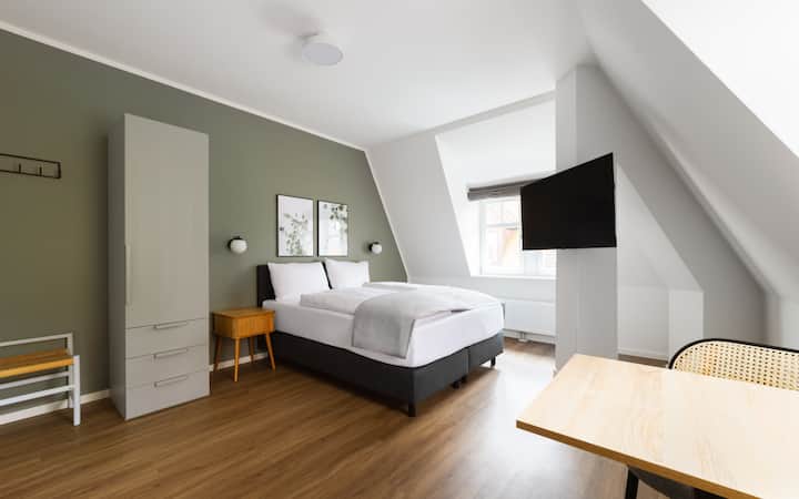 Limehome Ravensburg Marienplatz | Queen Room - Ravensburg
