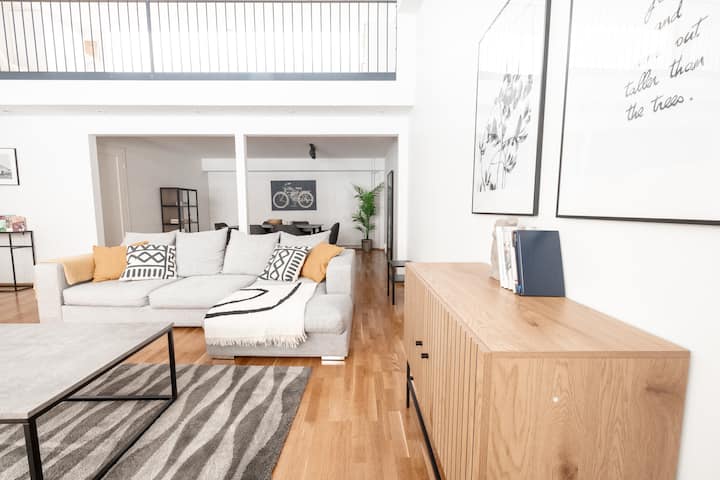 Keskustan Helmi: Moderni 2mh Loft Saunalla - Helsinki