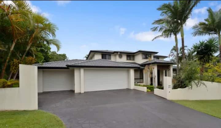 A Coastal-tropical Family Retreat - Coffs Harbour