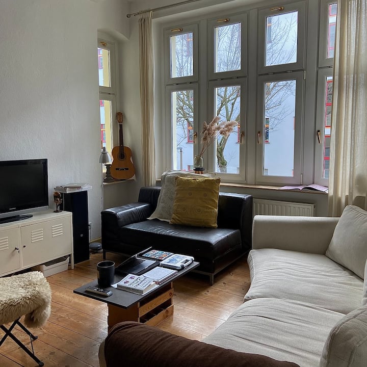 Altbau Wohnung Mit Balkon Im Prenzlauer Berg - Berlin