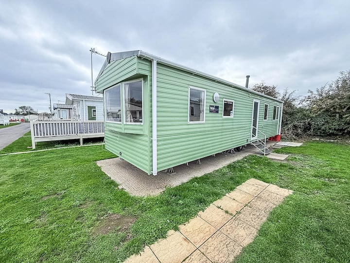Caravan At California Cliffs, Norfolk Ref 50042k - Caister-on-Sea